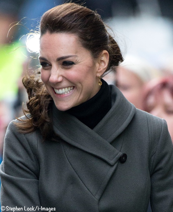 kate-reiss-angel-coat-medium-shot-nov-2015-north-wales – What Kate Wore