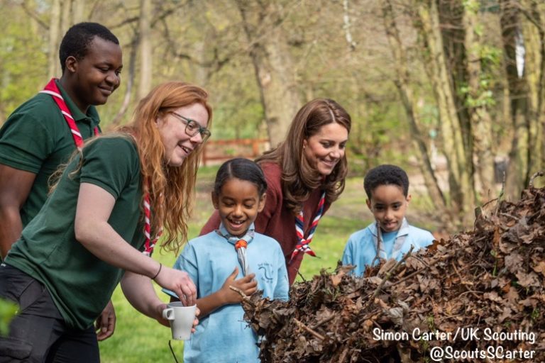 Kate in Familiar Pieces for a Day in the Park with UK Scouting – What ...