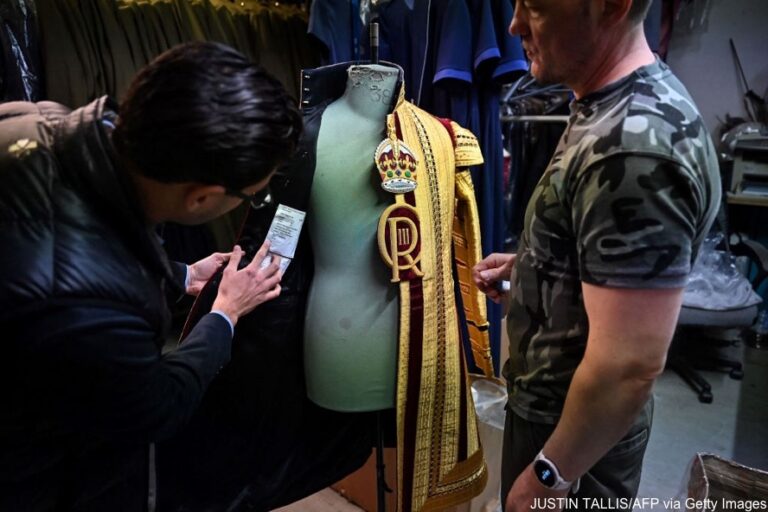 The Princess in Patriotic Colors for Coronation Pub Visit – What Kate Wore