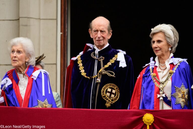 The Coronation Formal Photo Portraits – What Kate Wore